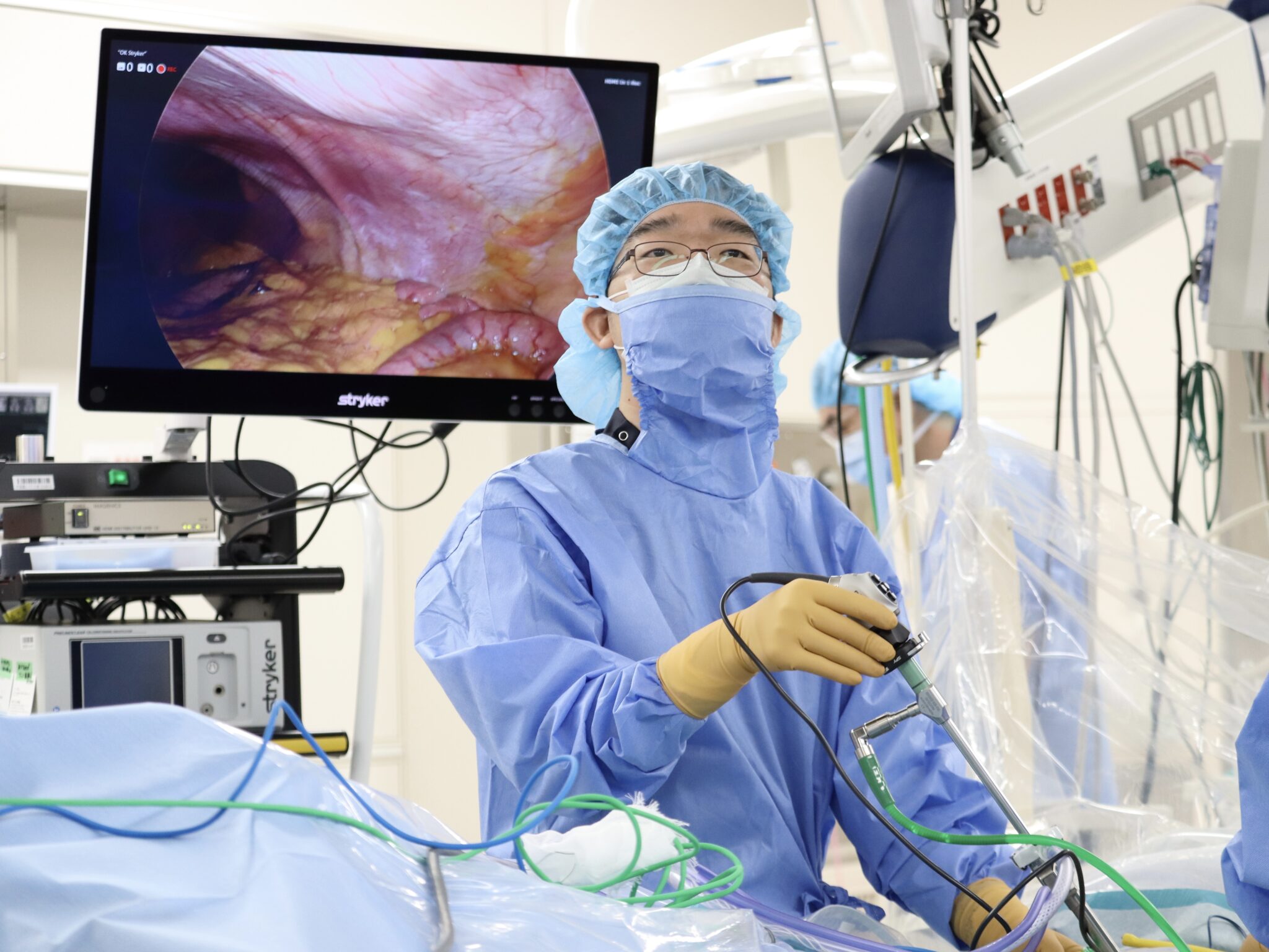 【医療機器】新規内視鏡手術システム「Stryker 1788 4K」を導入しました | 大阪急性期・総合医療センター 消化器外科